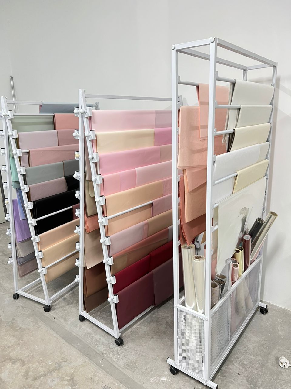 Paper hanging rack - Unearth Store