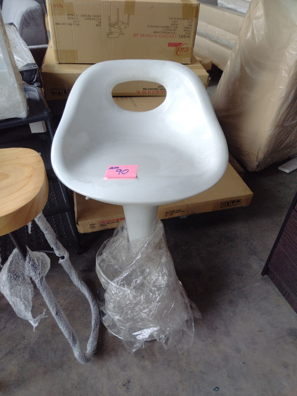 White Plastic Stool - Unearth Store