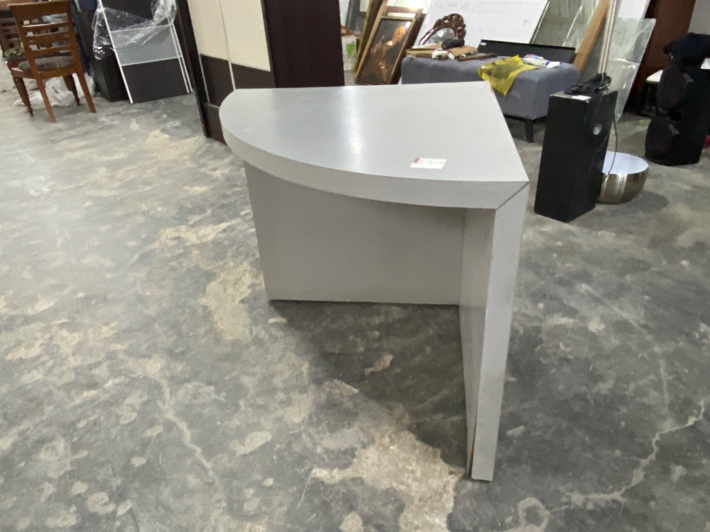 Grey Half Circle Side Table / Meja Sisi Separuh Bulatan Kelabu ...