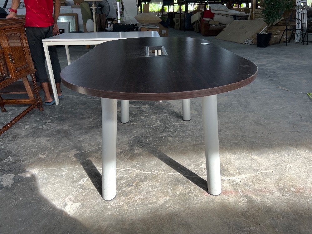 Oval Shape Meeting Table Black Colour / Meja Mesyuarat Bentuk Bujur ...