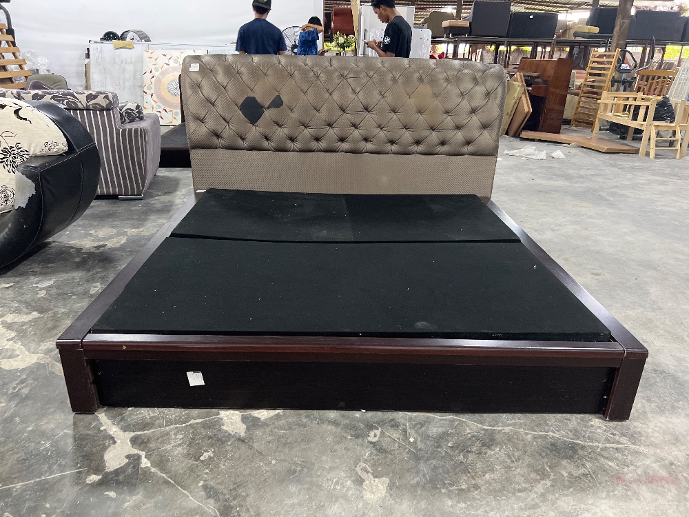 King Bed Frame With Headboard / Rangka Katil King Dengan Kepala Katil ...