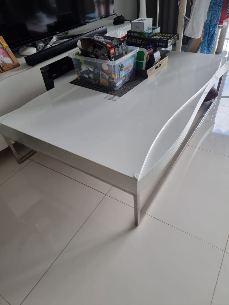 White Top Coffee Table | Meja Kopi Putih - Unearth Store