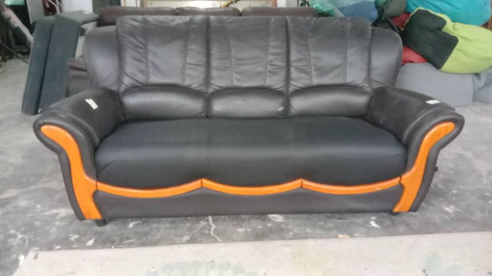 3+2 Seater Leather Sofa Black Colour / Sofa Kulit 3+2 Tempat Duduk ...