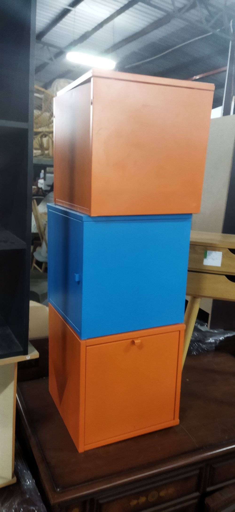 Metal cabinet | Kabinet besi - Unearth Store