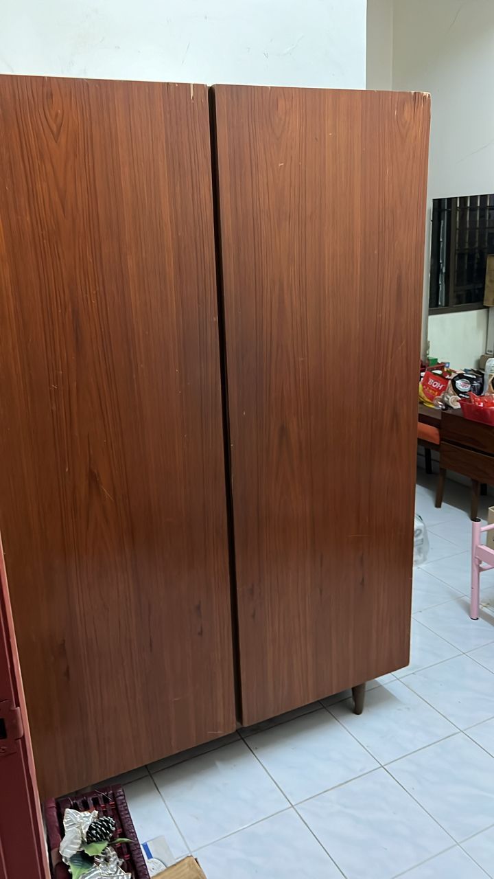 Vintage Brown Wooden 2-door Wardrobe | Almari Pakaian 2 Pintu Kayu ...