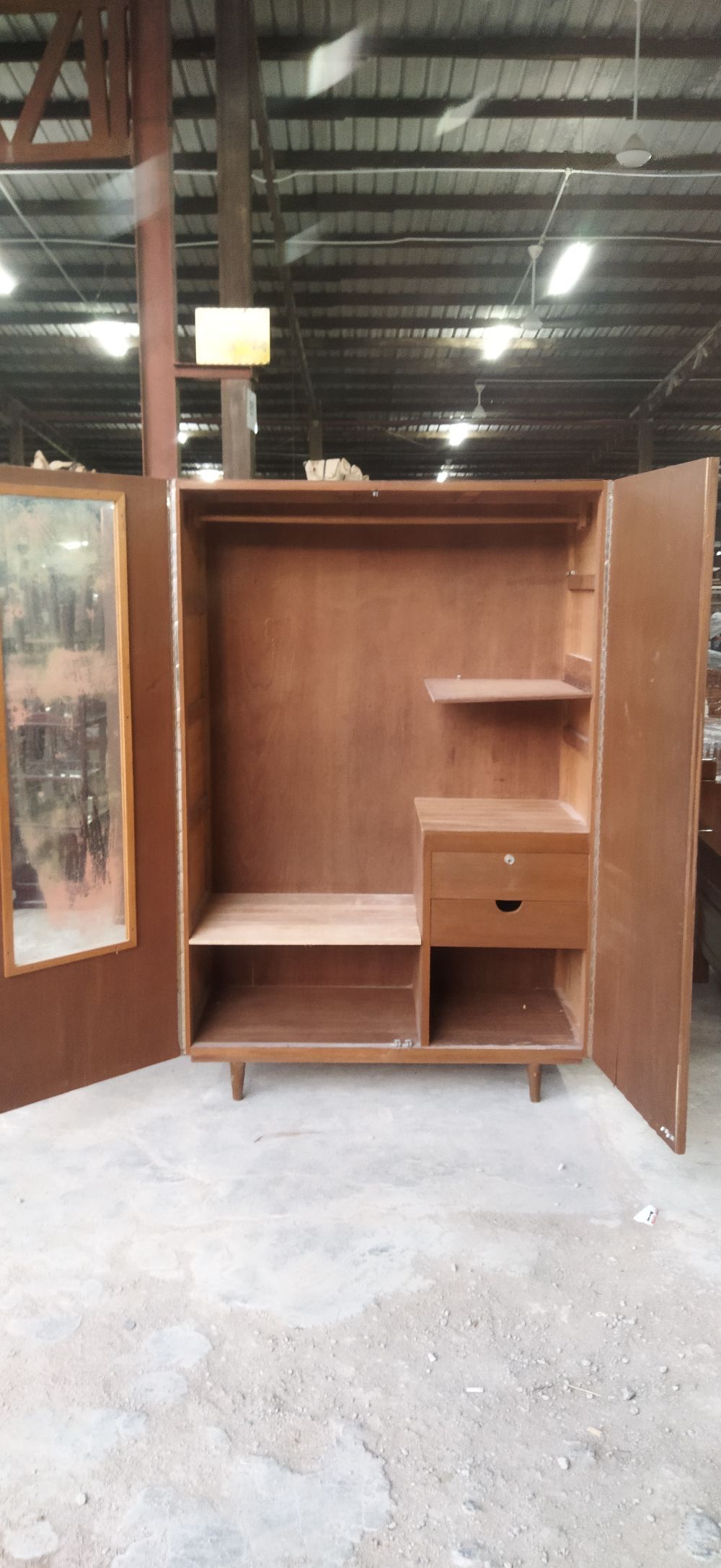 Vintage Brown Wooden 2-door Wardrobe | Almari Pakaian 2 Pintu Kayu ...