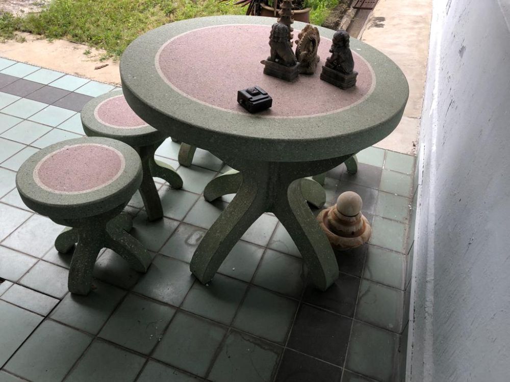 Round Stone Garden Table Set / Set Meja Taman Batu Bulat - Unearth Store