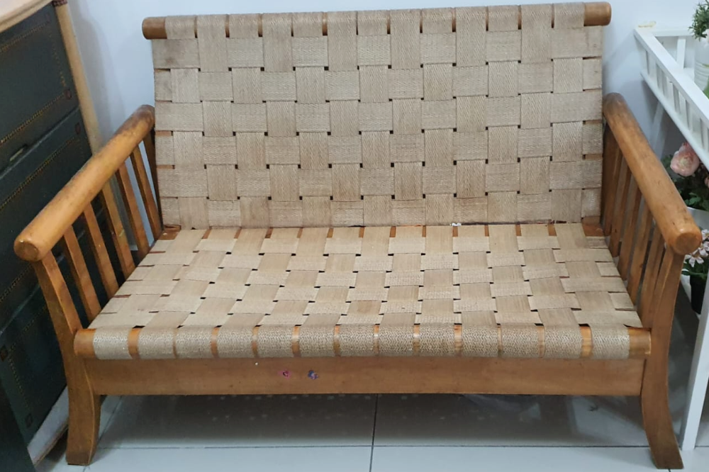 2 Seater Wooden Frame Cream Weaved Sofa / Sofa Anyaman Krim Bingkai ...