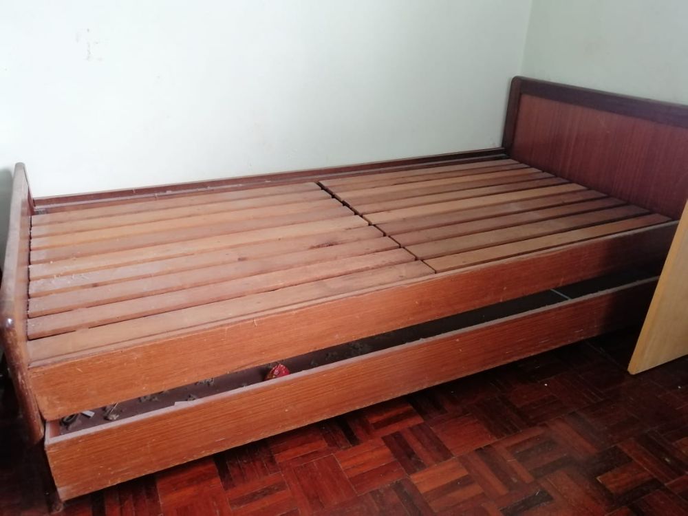 Solid Wood Single Size Bed Frame Brown Colour / Rangka Katil Satu Saiz ...