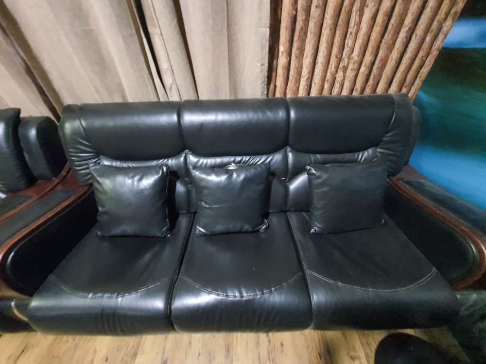 Leather & Wood 3+2+1 Seater Sofa Black Colour / Kulit & Kayu 3+2+1 ...