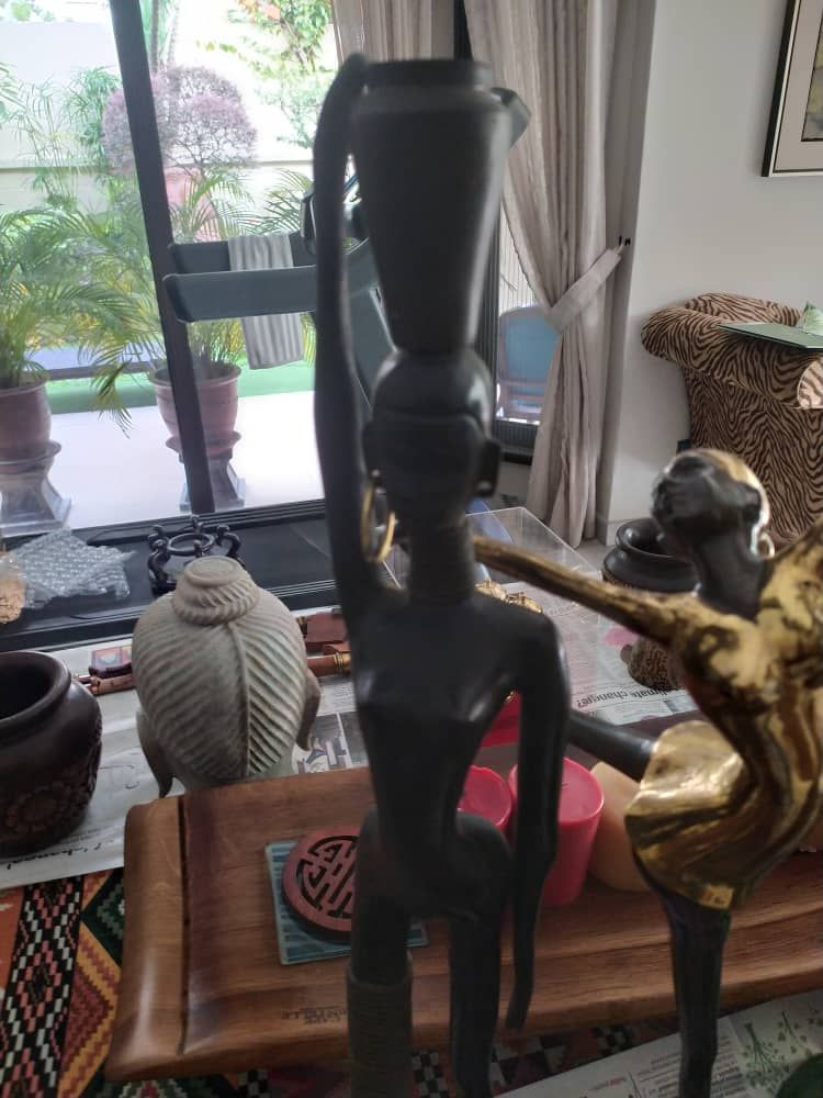 African Water Carrier Statue / Patung Pembawa Air Afrika - Unearth Store