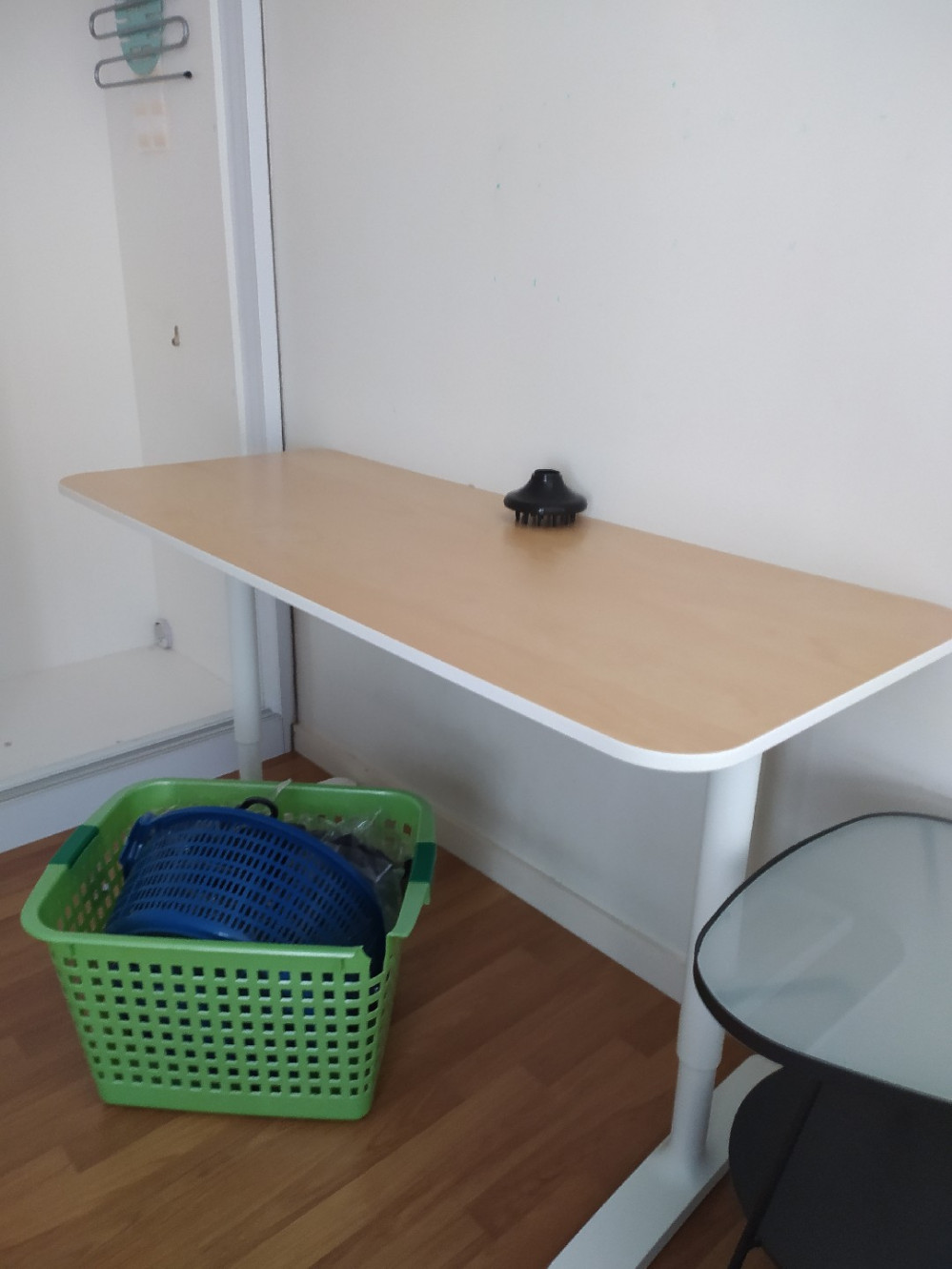 IKEA BEKANT Wooden Office Desk oak veneer, white Colour / IKEA BEKANT ...