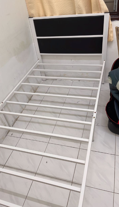 Metal Single Size Bed Frame White Colour / Rangka Katil Bersaiz Bujang Logam Warna Putih ...