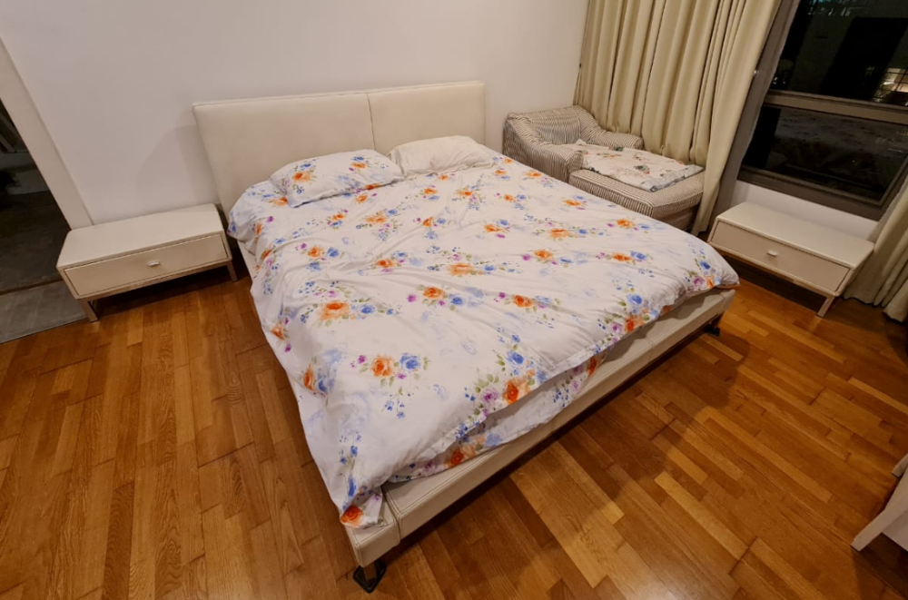 White PU Leather King Size Bed Frame / Rangka Katil Saiz King Kulit PU ...