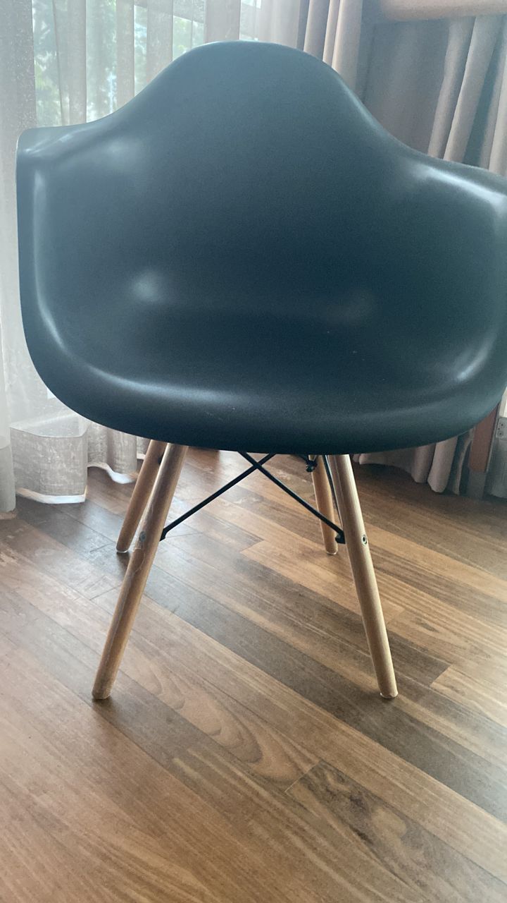 Black Eames Replica Dining Chair with Arms / Kerusi Makan Replika Black ...