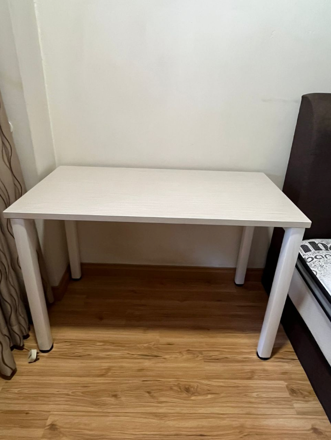 Metal Frame With Wooden Top Beige Study Desk / Bingkai Logam Dengan ...